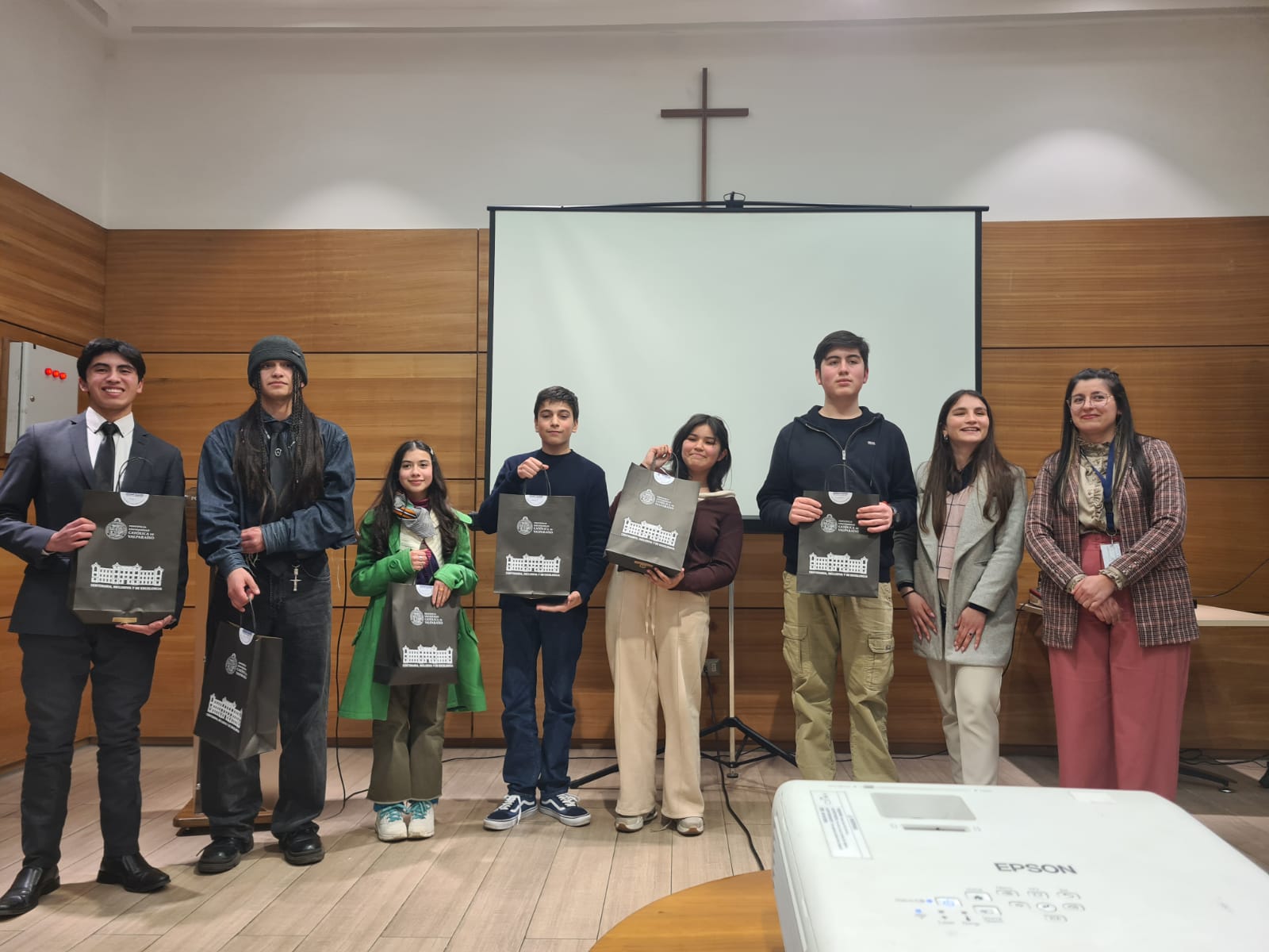 ESTUDIANTE CRISTÓBAL ESCOBAR MELLA PARTICIPÓ EN EXPOTALLER DEL PROYECTO BETA PUCV - Colegio San ...